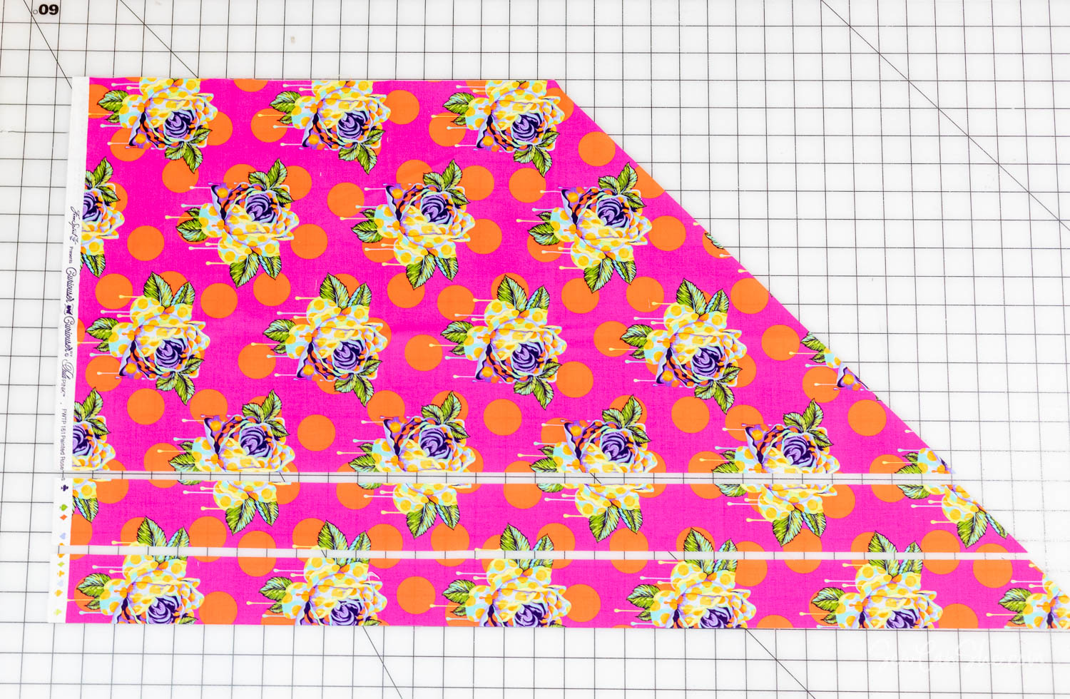 How to Make a DIY Sewing Machine Cover - Free Pattern!