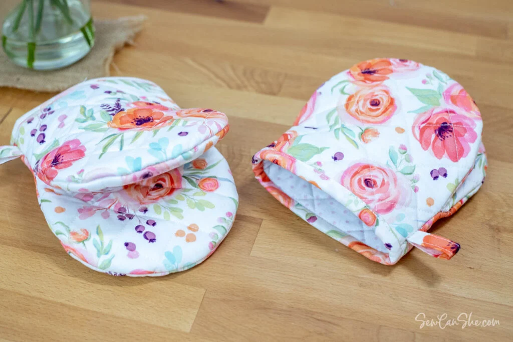 How to Sew Mini Oven Mitts - Free Sewing Pattern!
