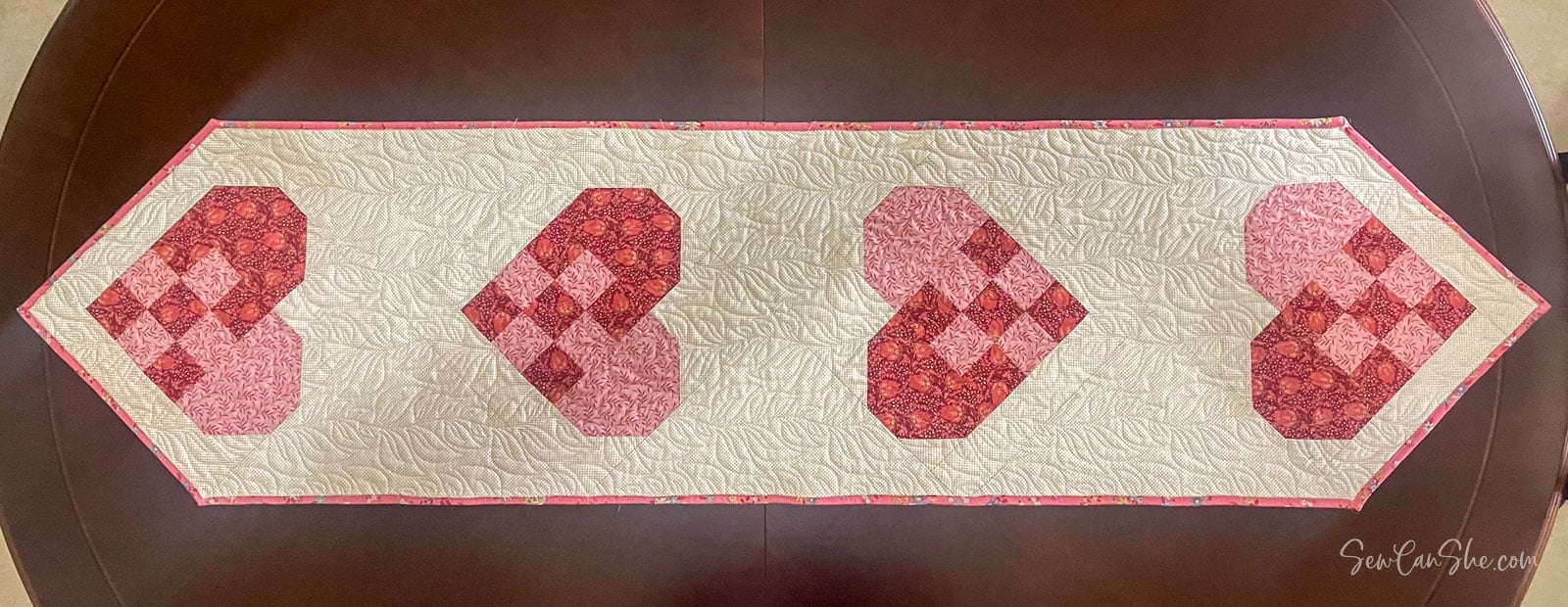 Woven Hearts Table Runner: Free Pattern