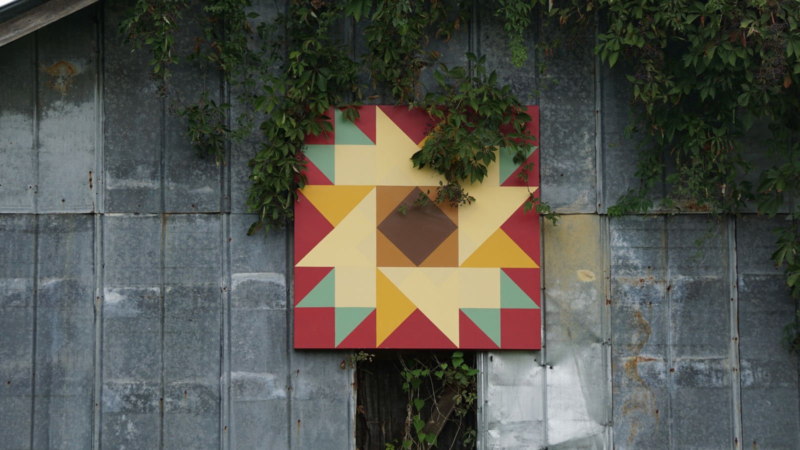 Tour 20 Enchanting Barn Quilts Across the United States