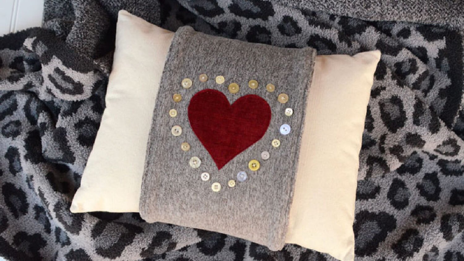 35+ Best Summer Button Crafts With Tutorials: All Free!