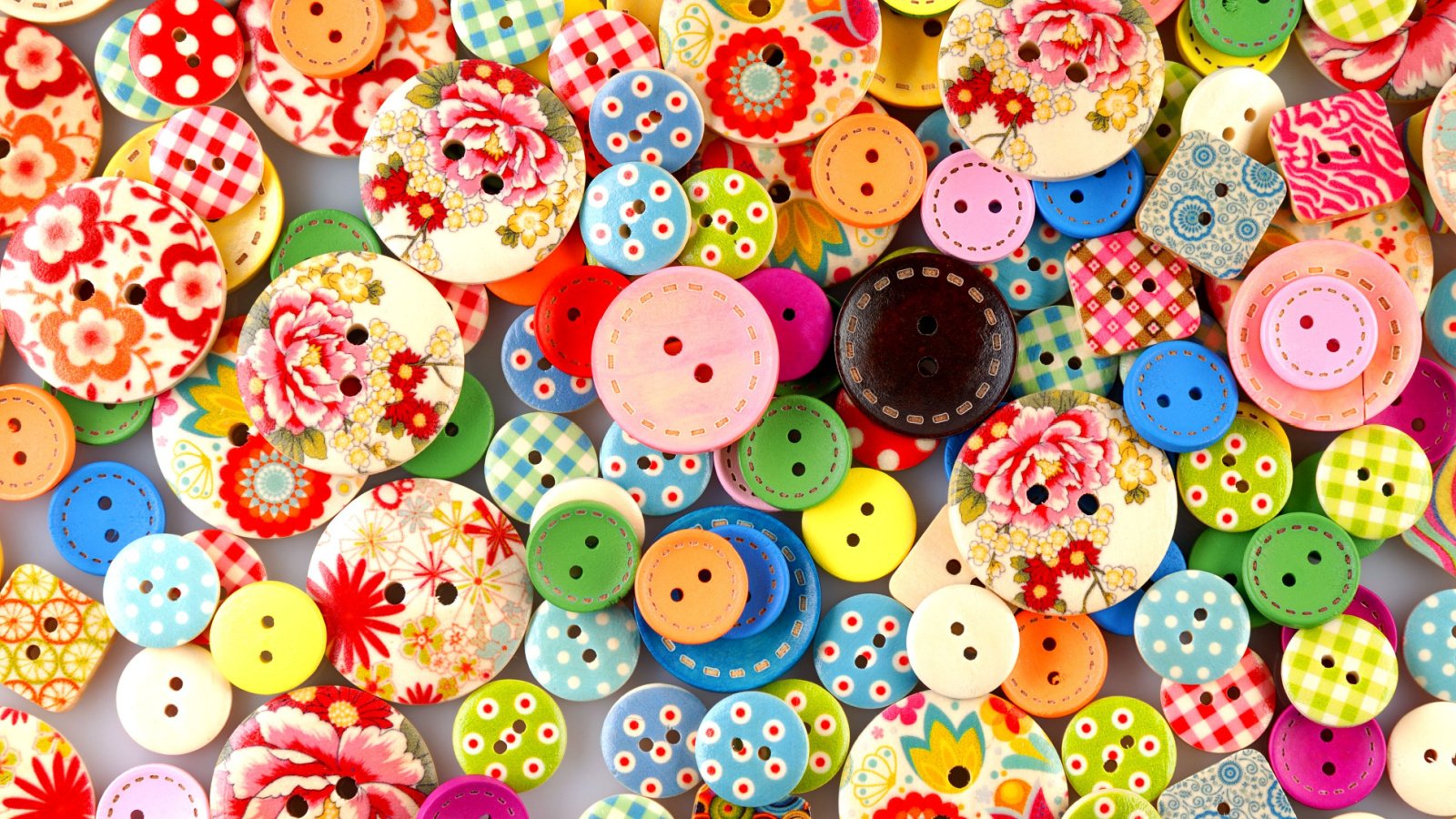 35+ Best Summer Button Crafts With Tutorials: All Free!