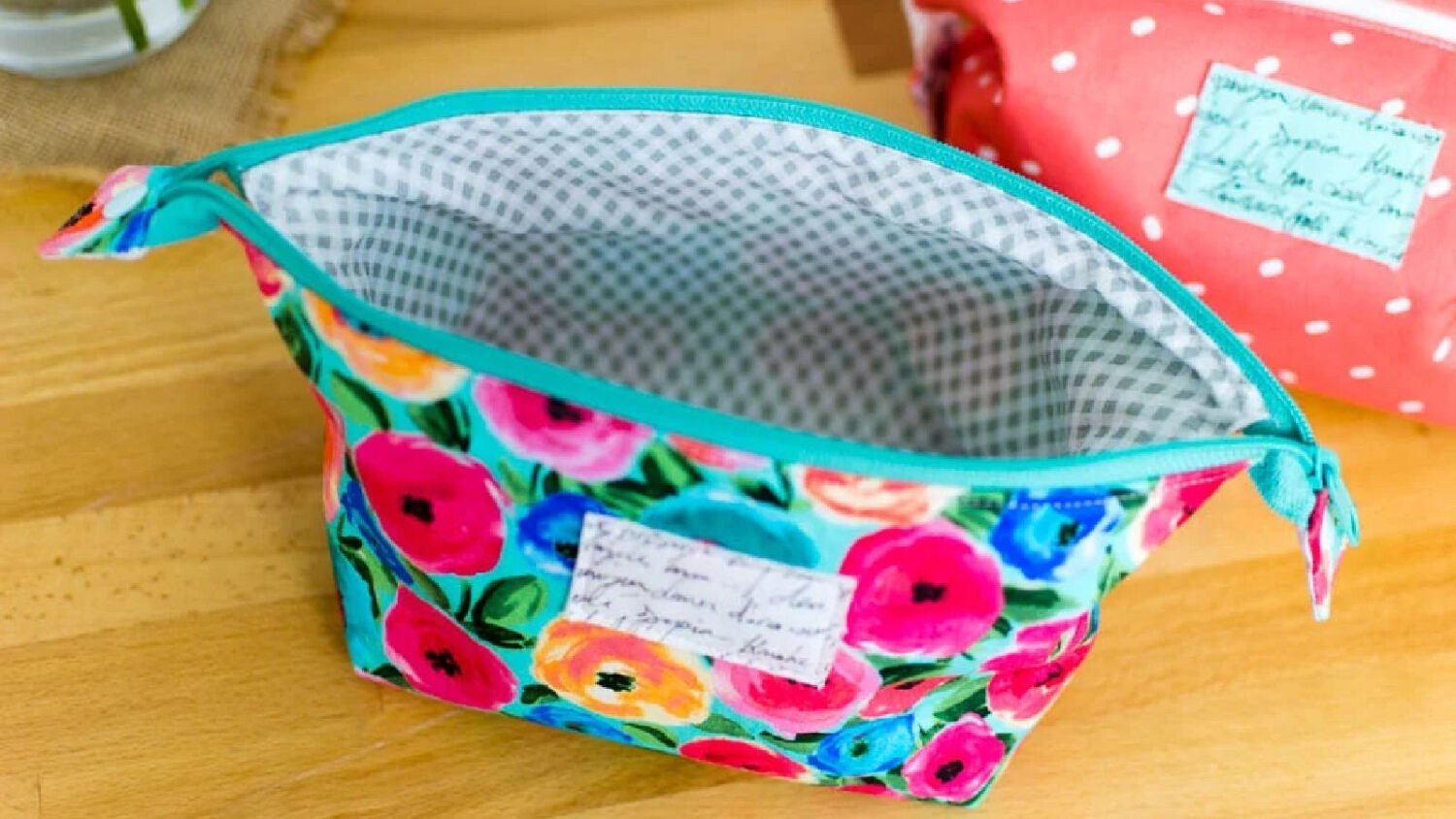29 FREE & Easy Pencil Pouch Patterns for Back to School!