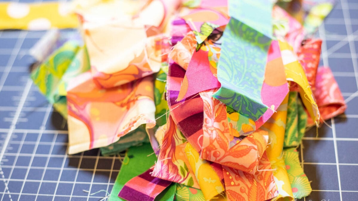 15 Stunning FREE Scrappy Quilts: Quilting With Scraps