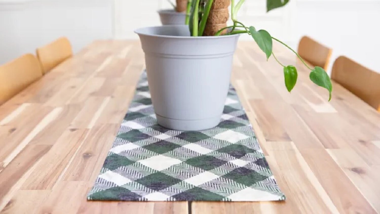 15 Free Table Runner Patterns To Adorn Your Easter Table