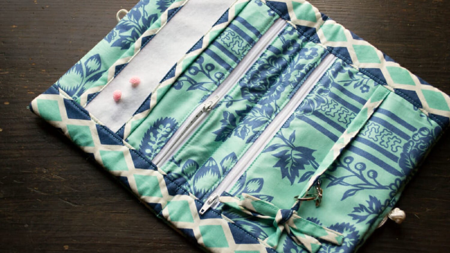 45 Free Zipper Bag Patterns that You can Easily Make!