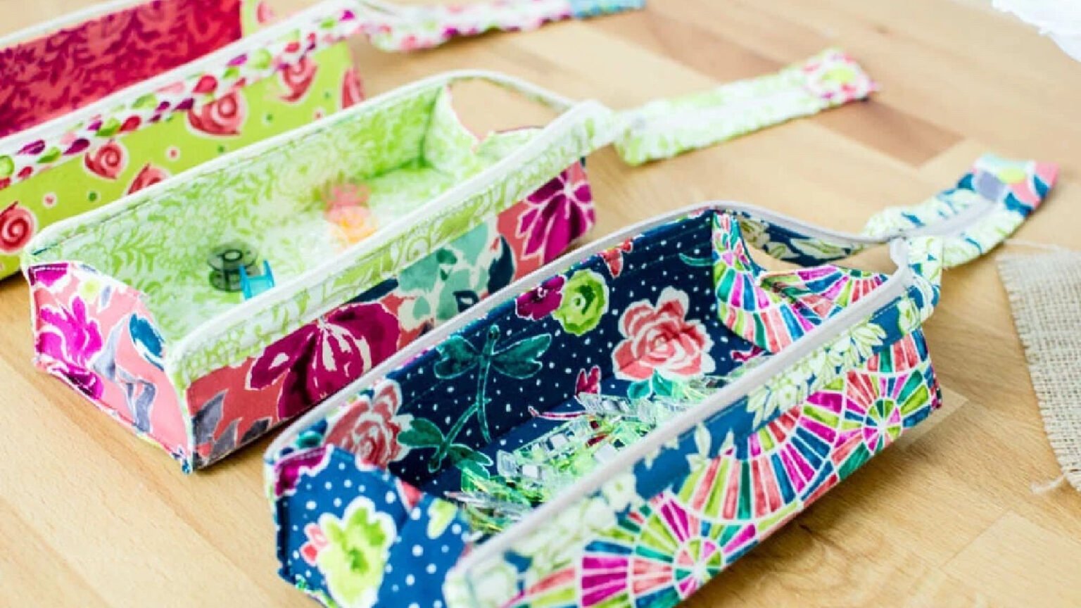 29 FREE & Easy Pencil Pouch Patterns for Back to School!